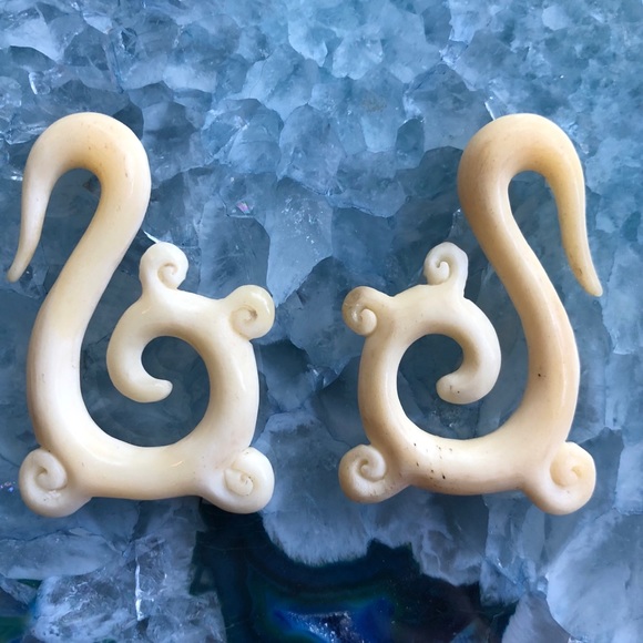 Tawapa | Jewelry | Tawapa Bone Spiral Ear Hangers 4g 4 Gauge | Poshmark